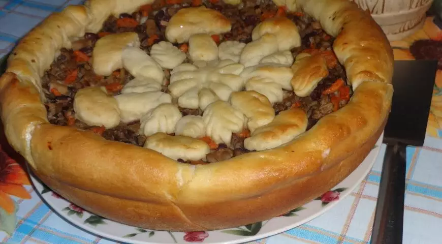 Cooking pie with mushrooms and beans