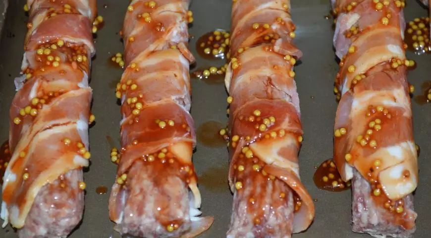 I baconremsor wrap chevapchichi, sedan stek