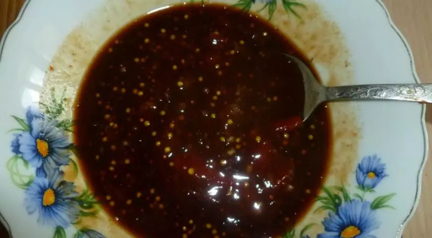 Zvekuita sanganisa tomato nyanza, soy sosi, huchi uye yemasitadhi