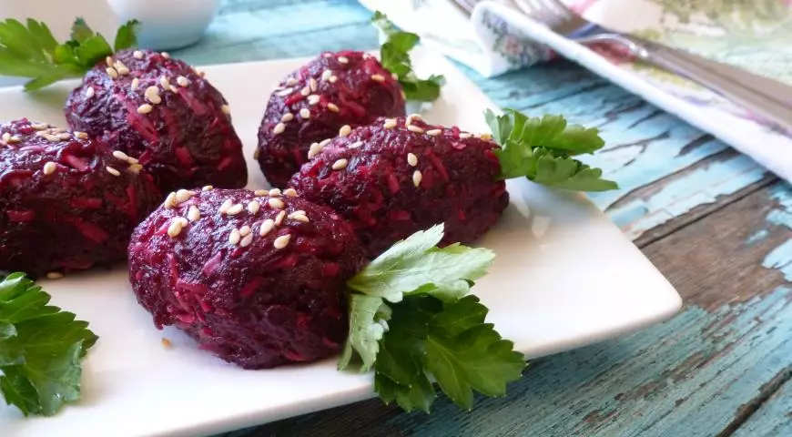 Snack posypeme sezam sezam, zdobenie petržlenu