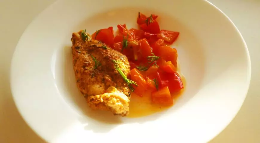 炸鸡用甜椒和西红柿