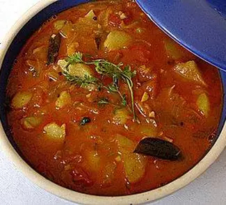 Curry de tomate de patata.