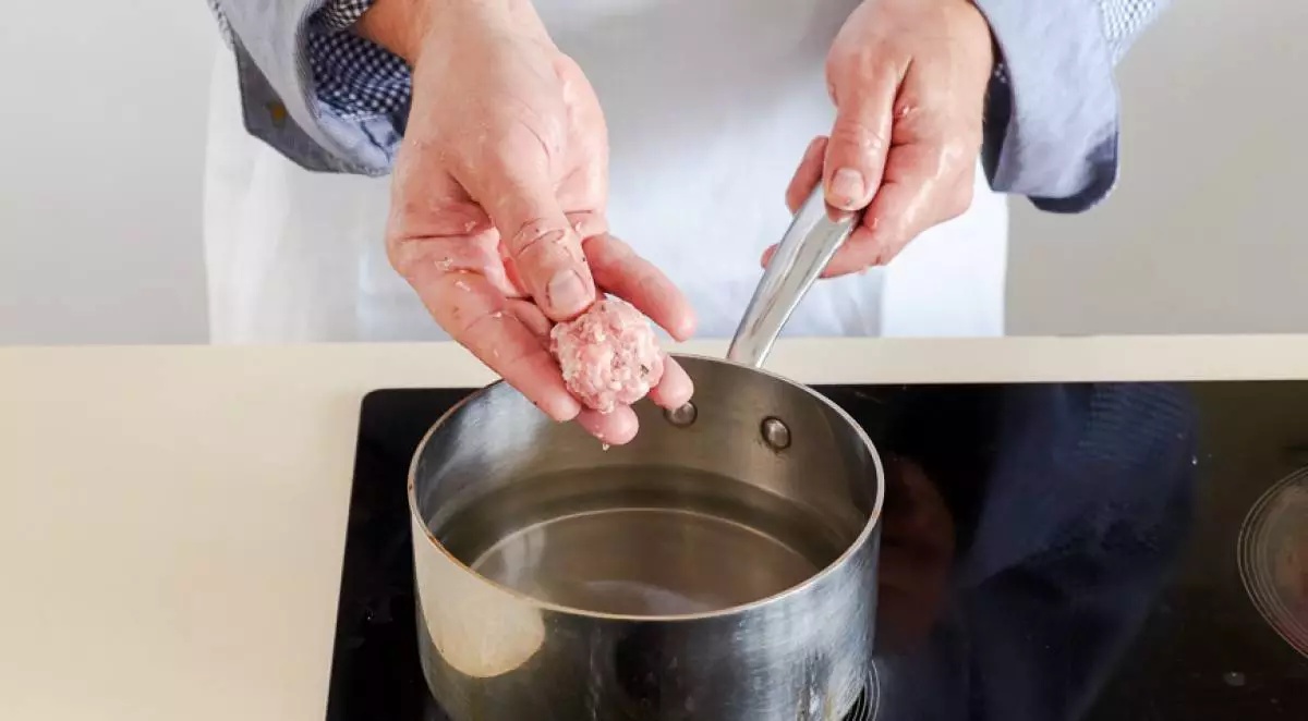 Stock Foto Rețetă de gătit: cârnați la micul dejun, pasul №4