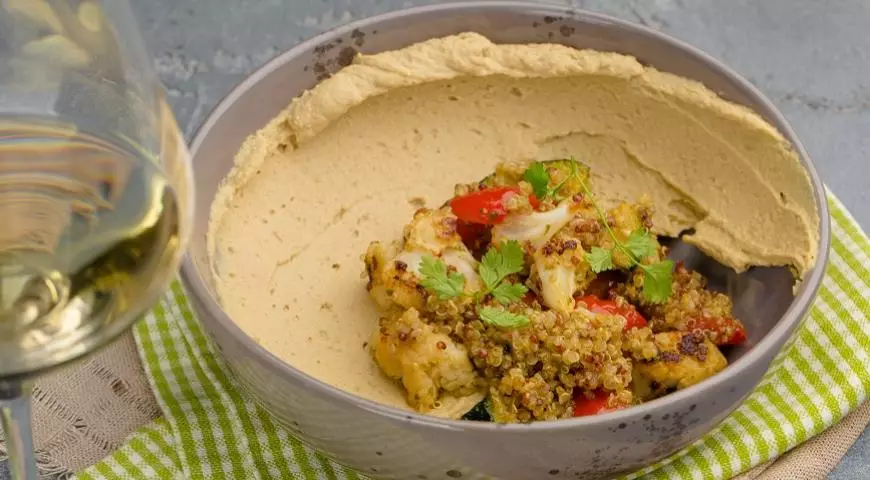 Hummus paistettua vihanneksia