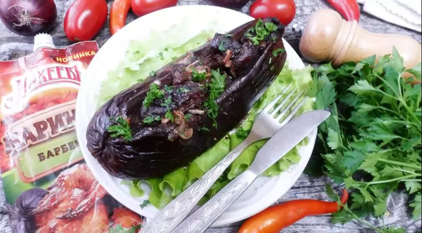 Shirya eggplant tare da nama yayyafa faski