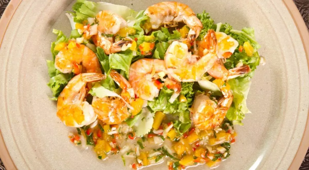 Naanị salad: 3 ngwa ngwa, na-atọ ụtọ na ezi obi 74747_4