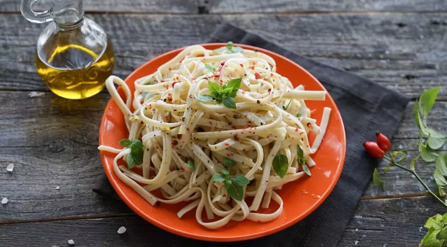 Wheat noodles, pangunahing recipe