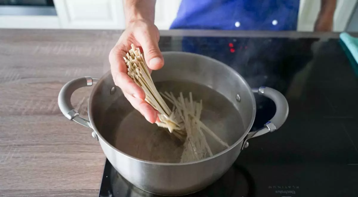 Argazki sukaldaritza errezeta: gari fideoak, oinarrizko errezeta, 2. urratsa