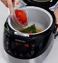 Ảnh về sự chuẩn bị của một công thức: thịt viên với cà chua trong một nồi nấu chậm, bước №4