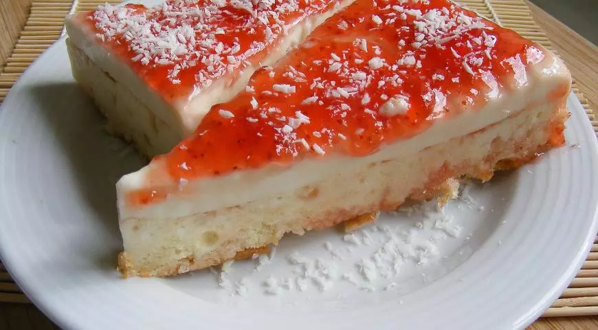餅乾蛋糕用奶油果凍和草莓醬