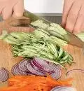 Foto de stock Receita de cocción: ensalada de verduras picantes, paso número 3