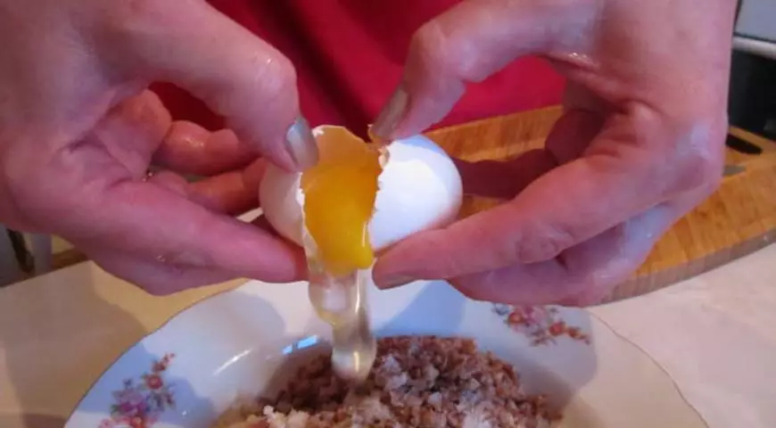 Tavuk yumurtasına ekle