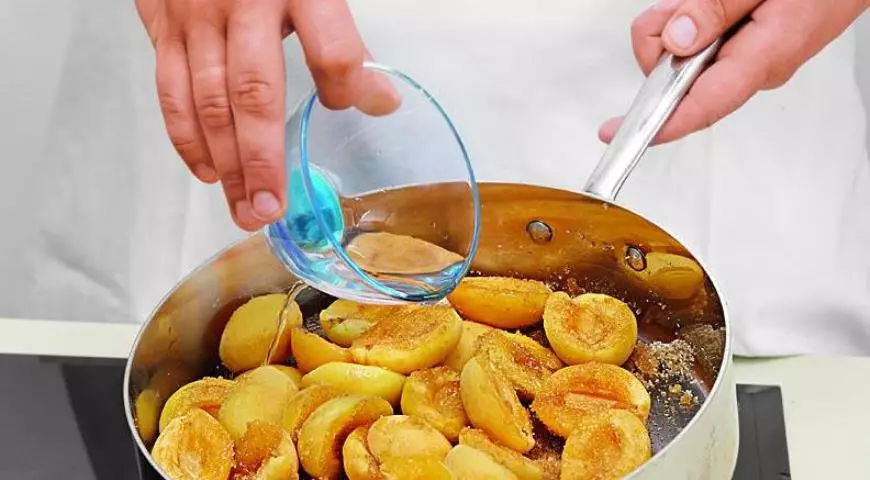 照片烹飪食譜：美味的餡餅用杏子，步驟號1