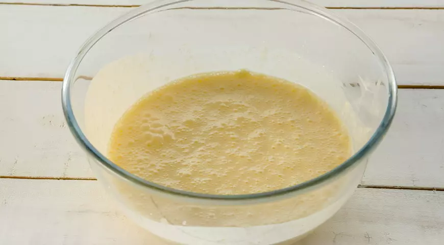 Napravite popunjavanje pješčane torte s svježem sirom