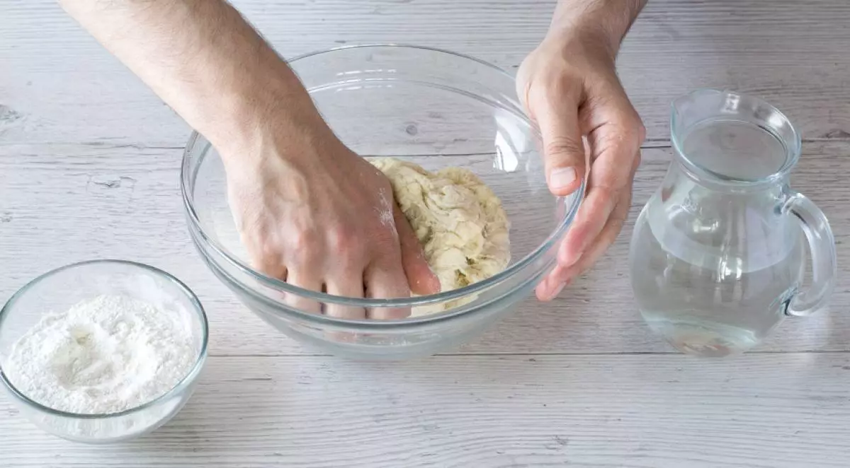 Pista de lenten amb bolets, pastar la massa