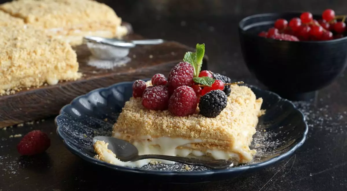 Bolo Napoleão com creme, areia