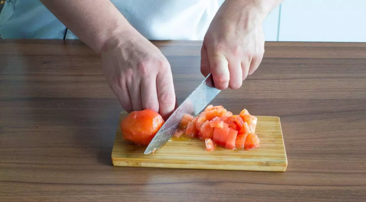 Klasyczny barszcz z burakami, czyste i cięte pomidory