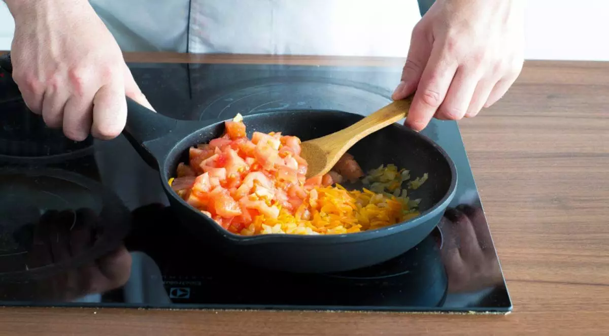 टोमॅटो सह गाजर कापणे, बीटरूट सह क्लासिक बोर्स