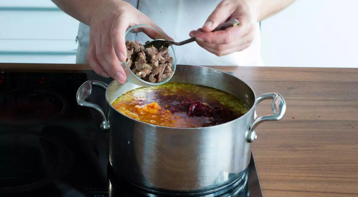 Classic borsch with beets, put the beet
