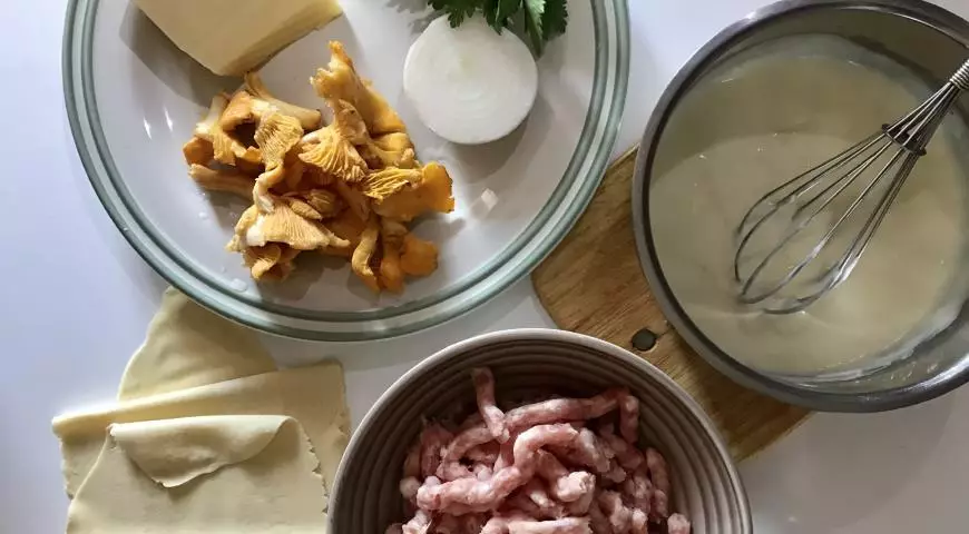 Stock Photo Cooking Recipe: Lazania miaraka amin'ny chanterelles, dingana №1