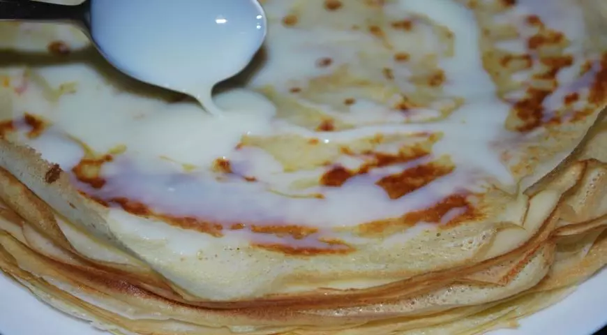 Wêneyê amadekirina Recipe: Cake Pancake bi şîrê kondens, gav 5