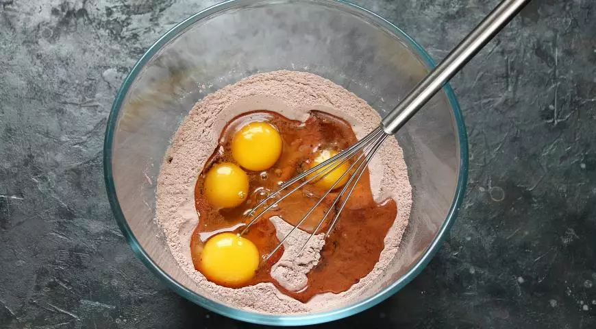 Stock Foto Cooking Recipe: Pancake Cake Red Velvet, Step Number 1