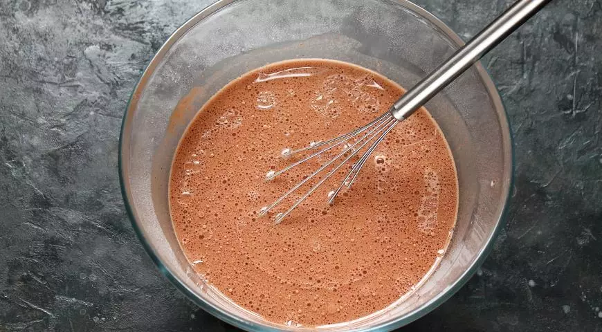 Foto de stock Receta de cocina: Panqueque pastel rojo terciopelo, paso número 2