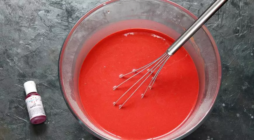 Stock Foto Cooking Recipe: Pancake Cake Red Velvet, Paŝo Numero 3