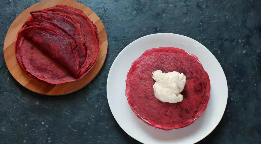 Foto de stock Receta de cocina: Pastel de panqueques Velvete rojo, paso número 6