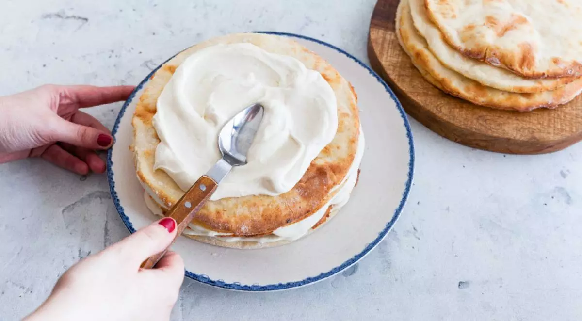 Curd Napoleon, mazanje pecivo s smetano