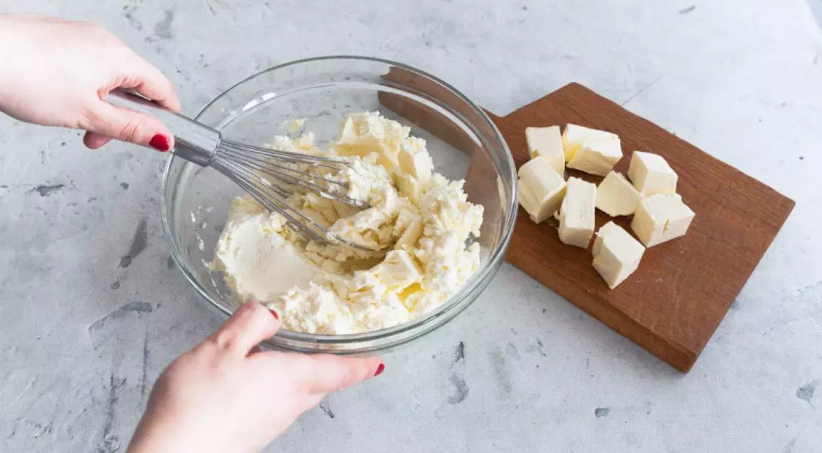 Curd Napoleon, mentega motong batu