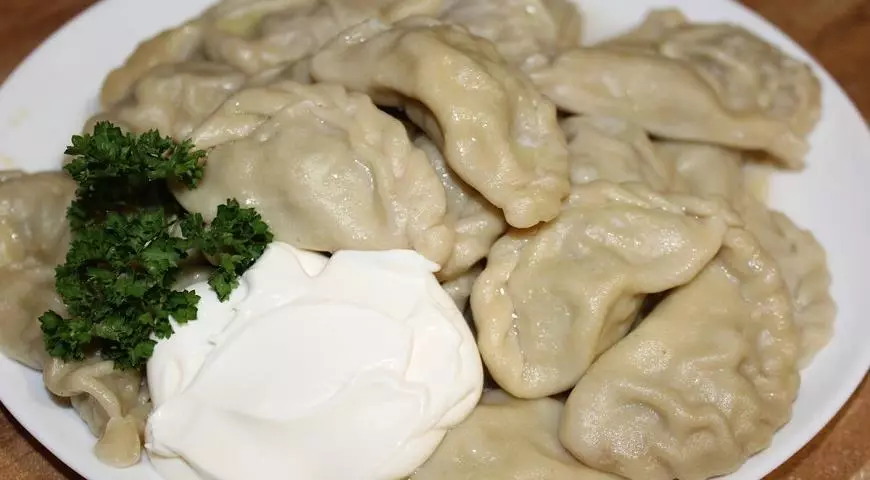 Hvað er Diamedo Maríu og hvað þau eru frábrugðin dumplings og dumplings