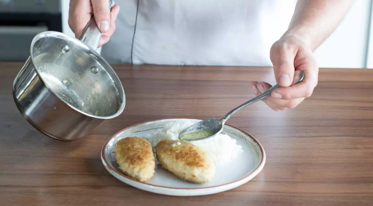 Delicious piščančji kosi, Dodaj česnovo omako