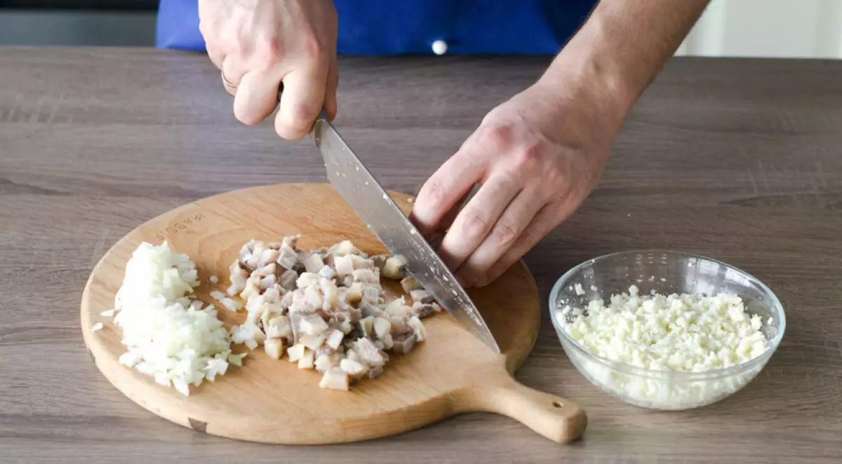 Herring ënner dem Mantel traditionell, de Herring ofschneiden