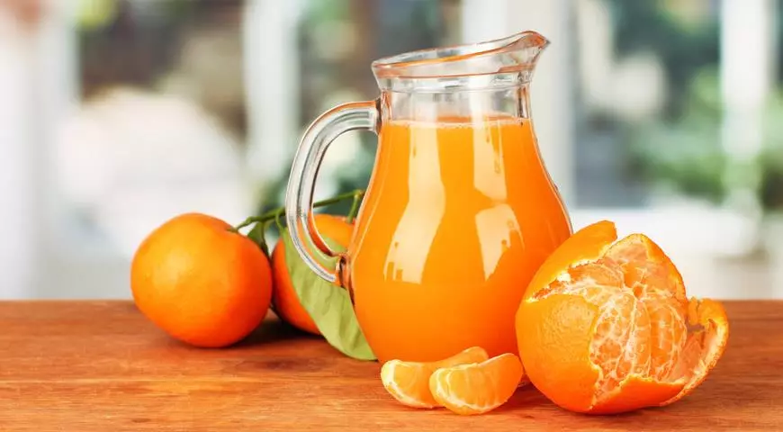 Ihe ọ juiceụ mmiri mandirine