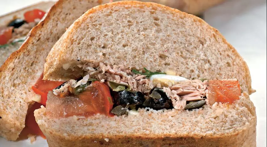 Sandwich tertutup dengan Salat Nisau