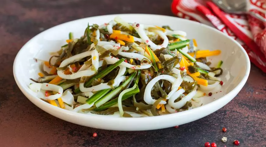 Salada de repolho do mar com lula