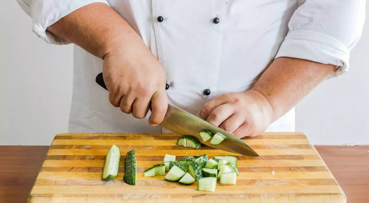 Fotografie de pregătire a retetei: o salată simplă de la varza de la Beijing, numărul de pas 2