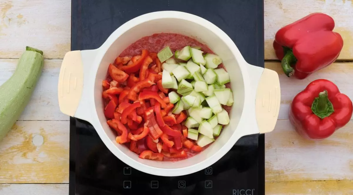 Finger von Zucchini für den Winter, fügen Sie Tomatenpaste hinzu