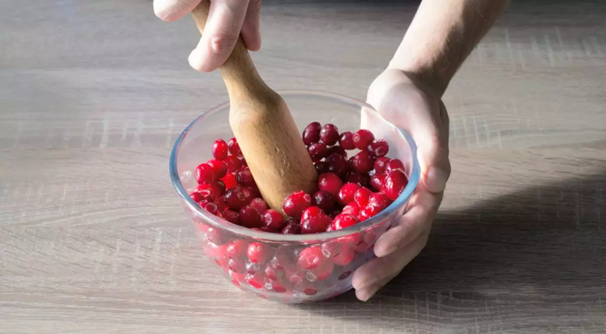 Sú mónóg sa bhaile, briseadh na cranberries