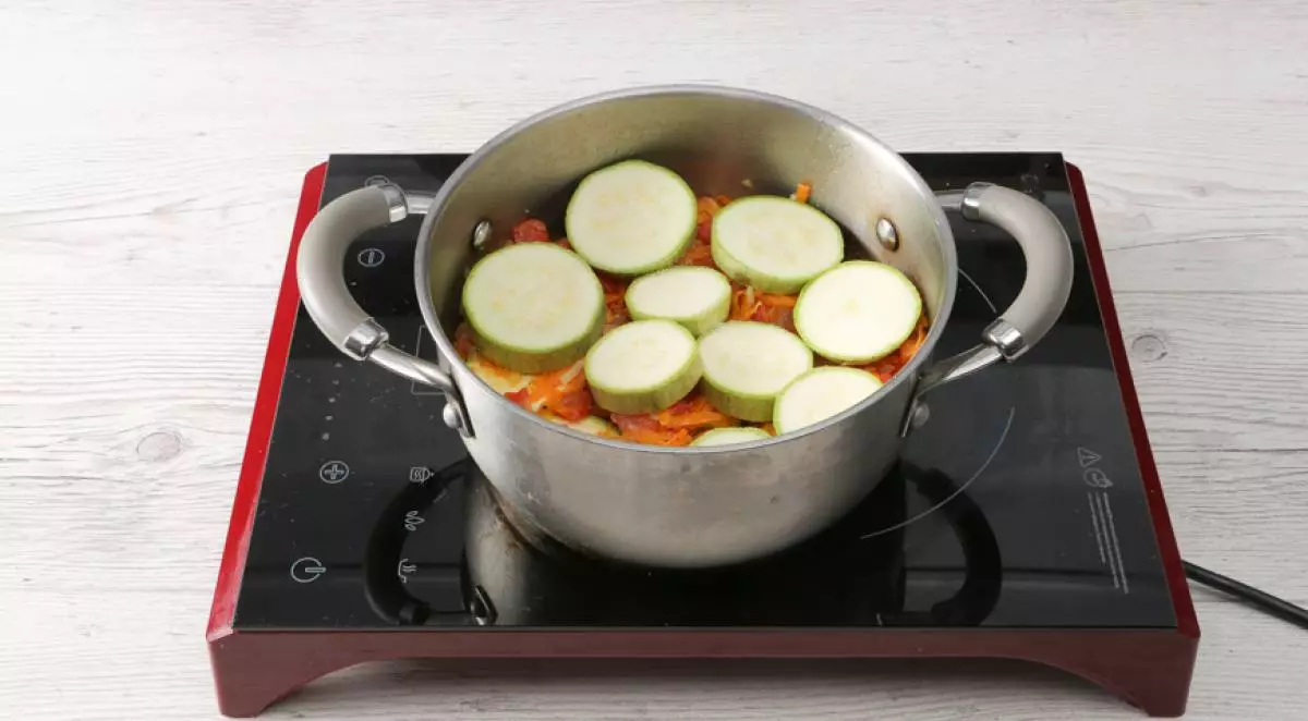 भाज्या सह stewed zucchini, zucchini बाहेर