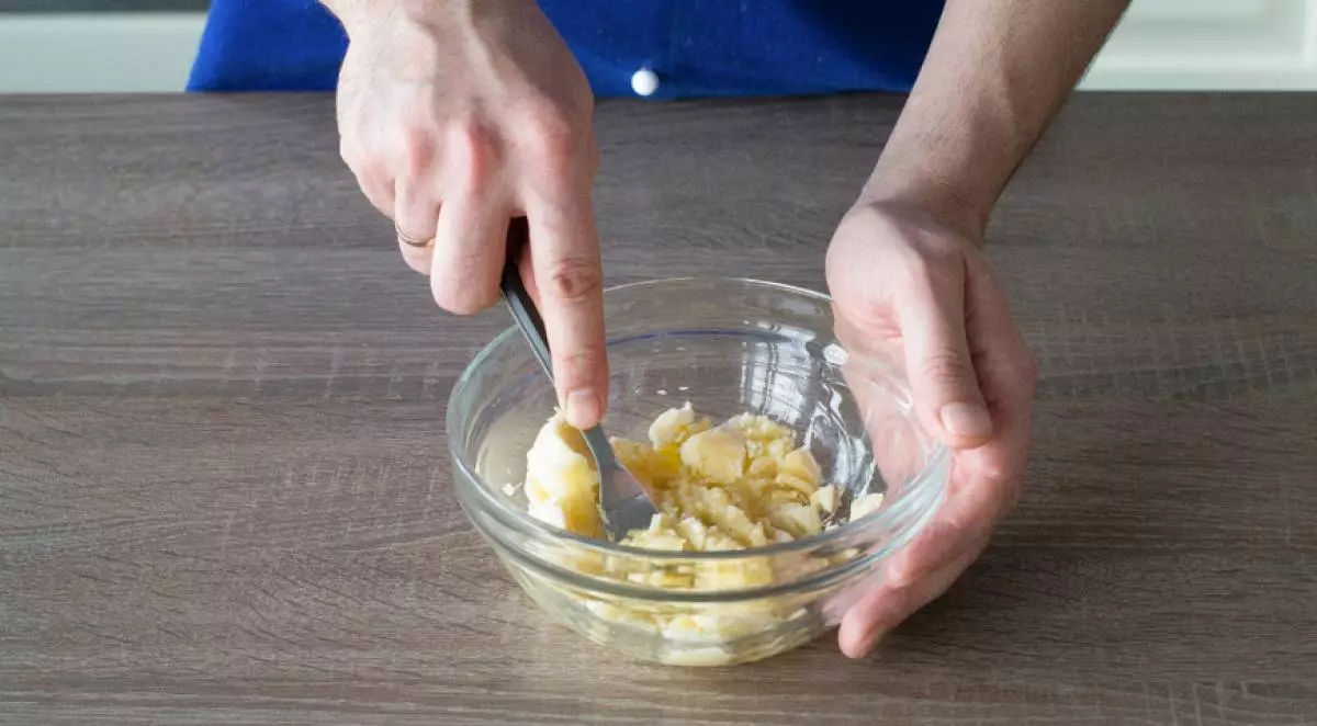 Oatmeal z bananem, przewiń banan w misce