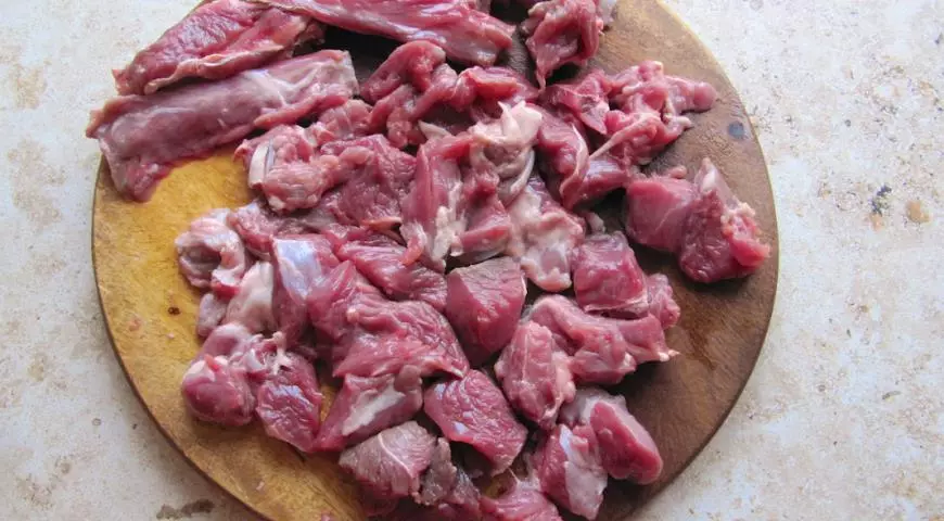 切割羊肉烹飪
