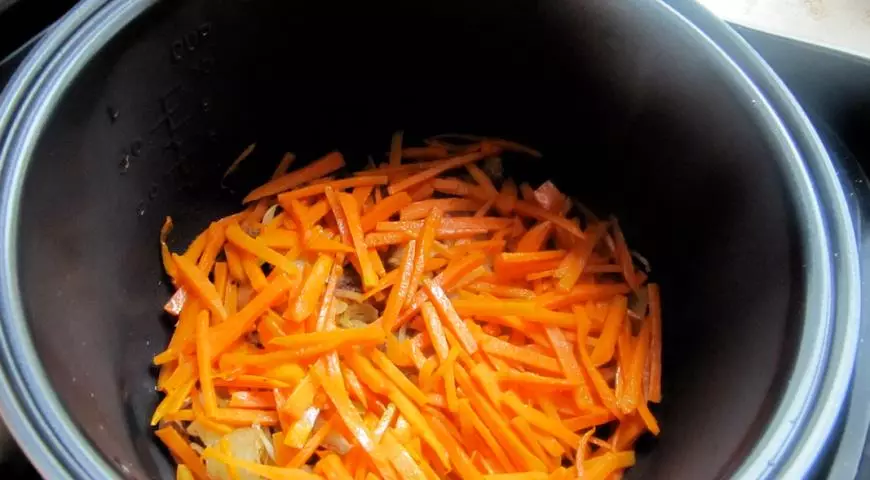 留在烤成份的胡蘿蔔上，加香料