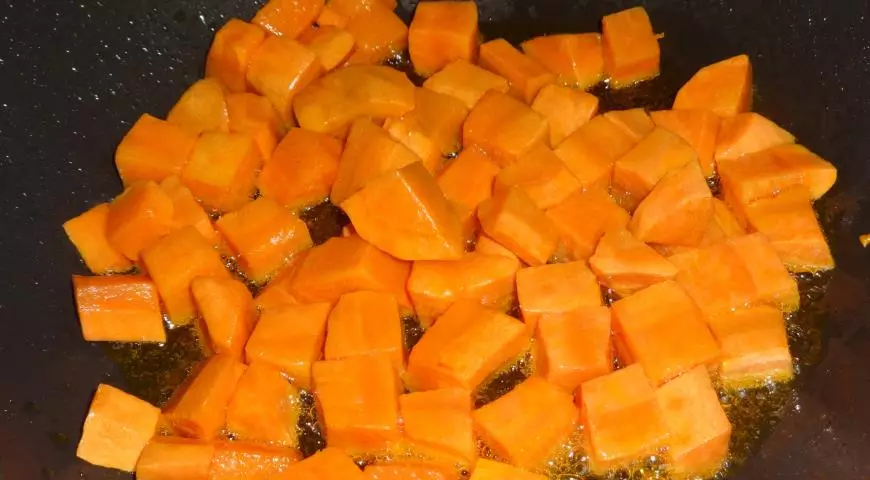 Fry carrots for stew