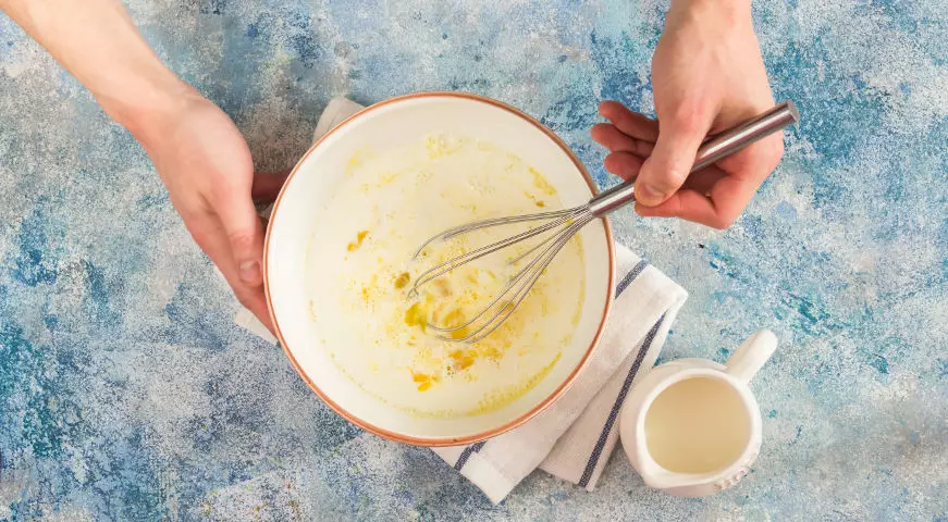 Milch hinzufügen, mischen