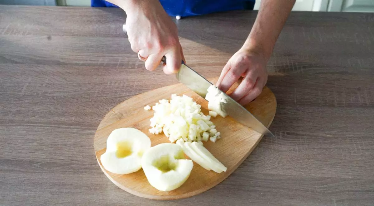 Fritters mit Äpfeln, Äpfel schneiden