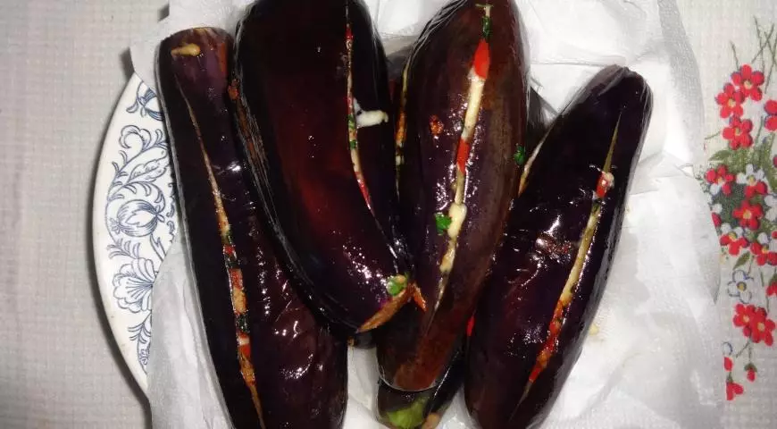 Recipe: Li-eggplant e halikiloeng, mohato oa 10