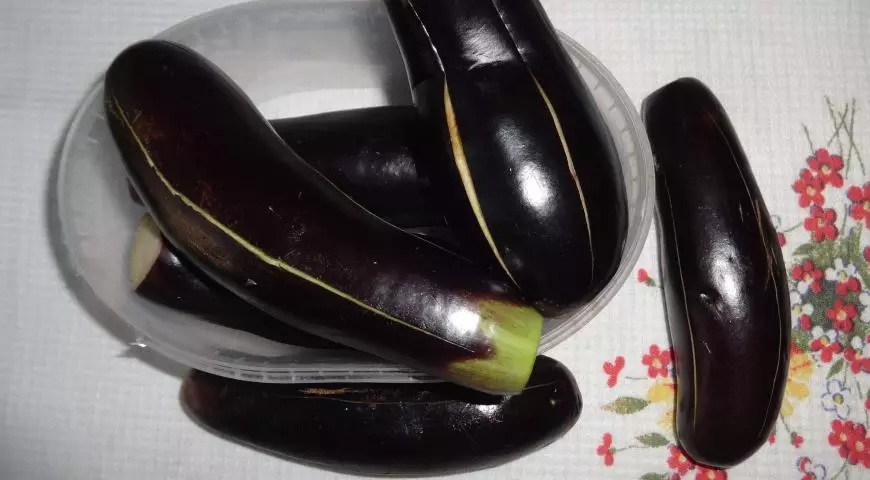 Sesebelisoa sa ho pheha: li-eggplants tse halikiloeng, mohato oa 2