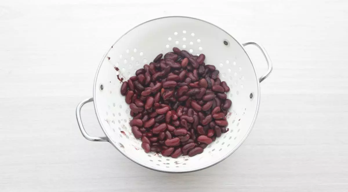 Larawan ng paghahanda ng isang recipe: lobio ng mga de-latang beans, hakbang na numero 2